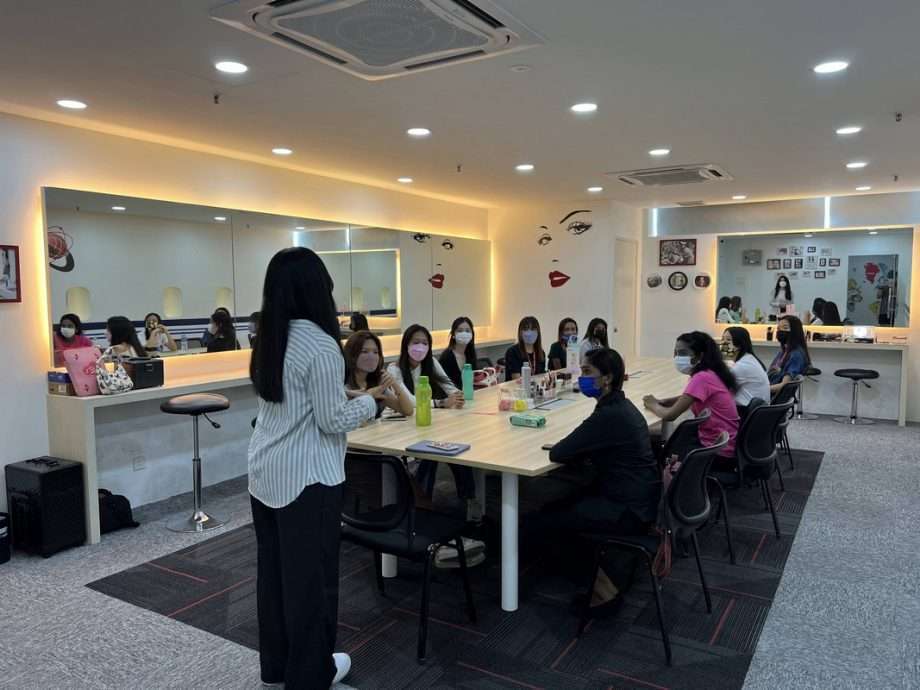 Grooming Classes - Flight Attendant Training - Cabin Crew Malaysia Academy