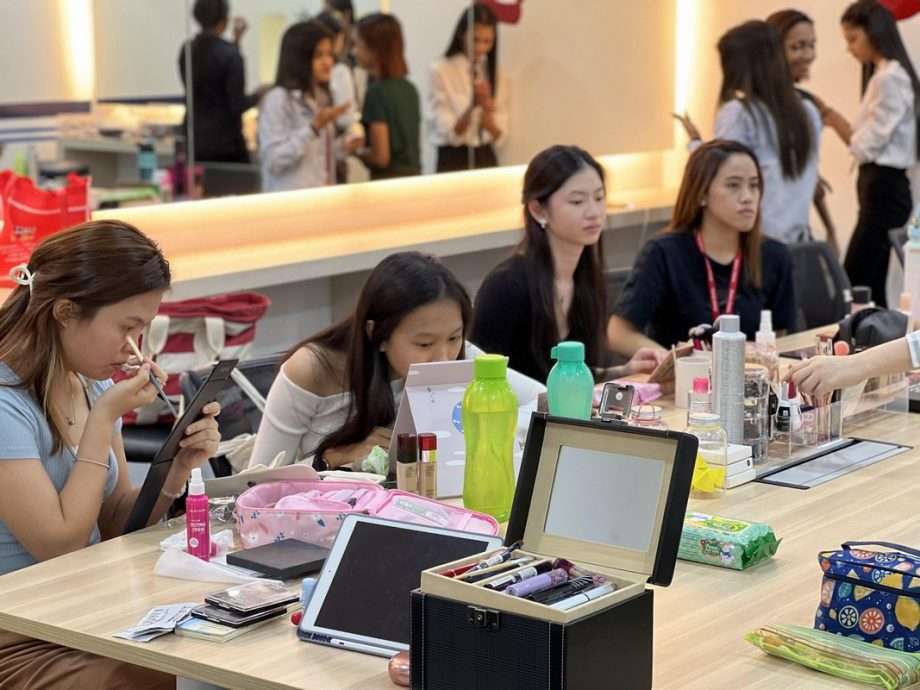 Grooming Classes - Flight Attendant Training - Cabin Crew Malaysia Academy